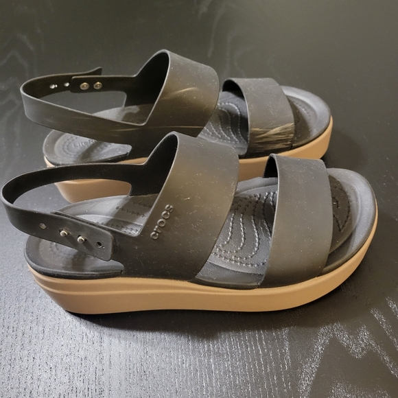 CROCS | Shoes | Crocs Brooklyn Low Wedge Sandal | Poshmark